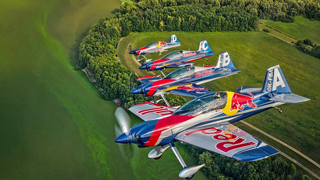 Red-Bull-Kunstflieger auf dem Degerfeld | aerokurier