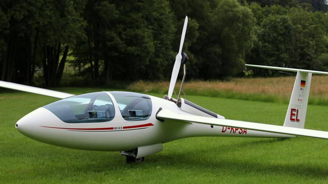 Alexander Schleicher Segelflugzeugbau - Die ASG 32 El mit ...